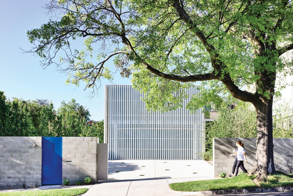 Making waves: Moving House | ArchitectureAu