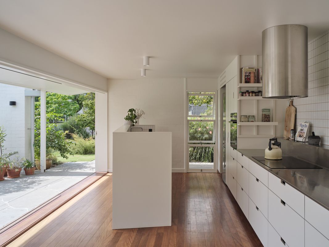 River Loop House by Vokes and Peters | ArchitectureAu