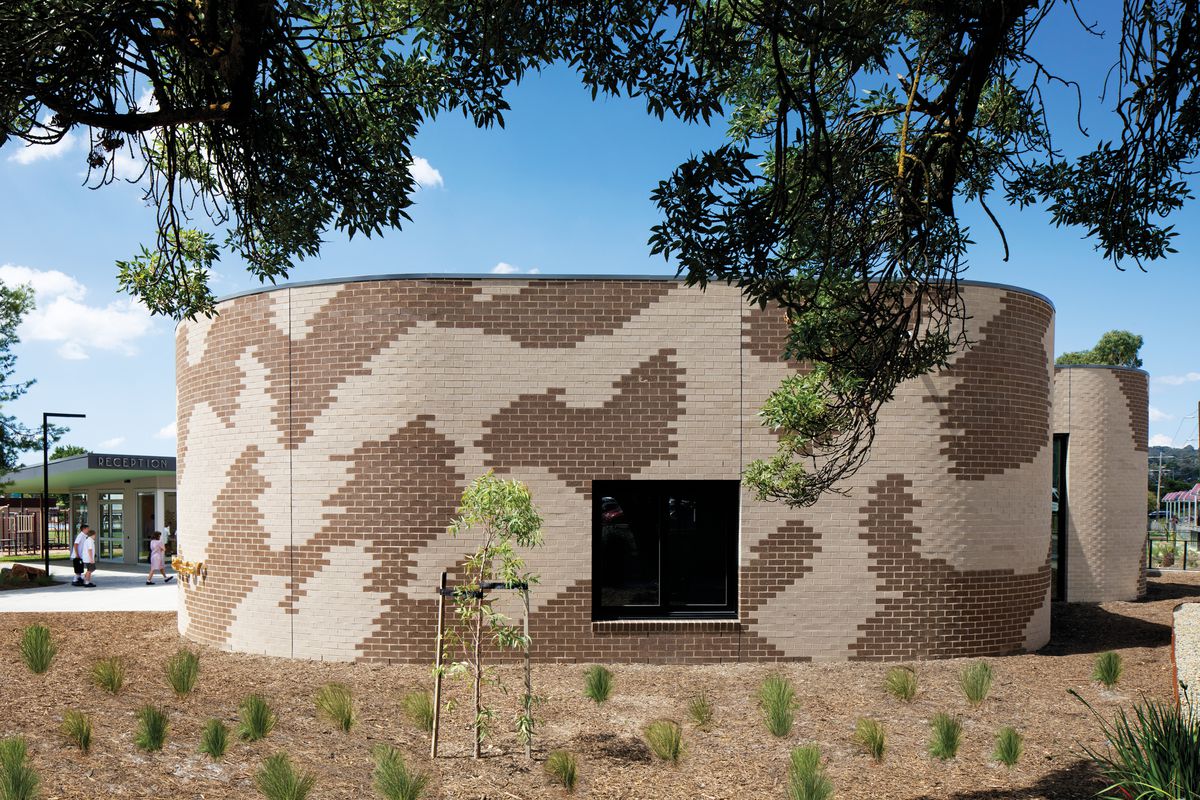 A virtue of modesty: Lilydale High School, Zoology and Administration ...