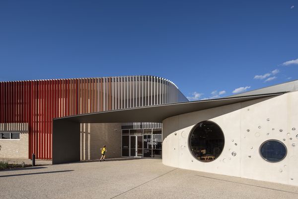Mitchell Park Sports & Community Centre by Studio Nine Architects ...