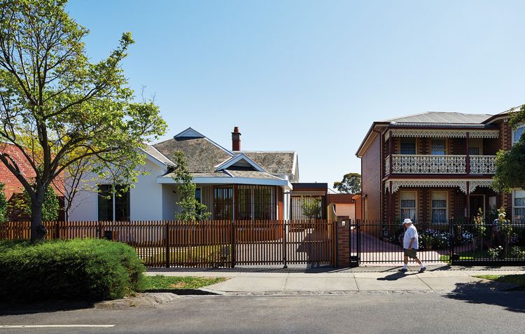 Weaving in and out: Miller House | ArchitectureAu