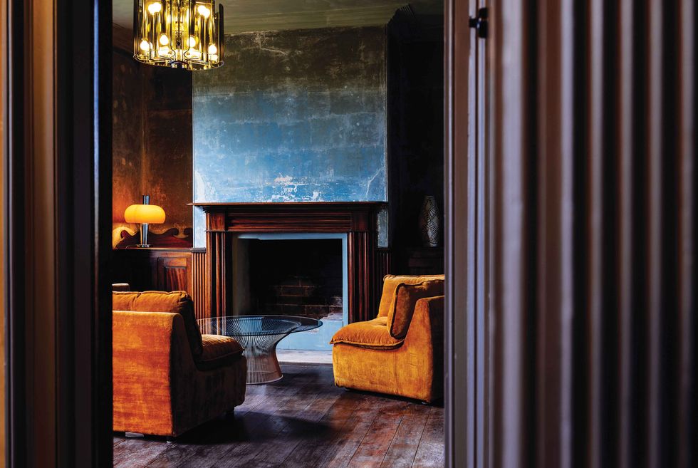 Stripping back layers: Hollow Tree House | ArchitectureAu