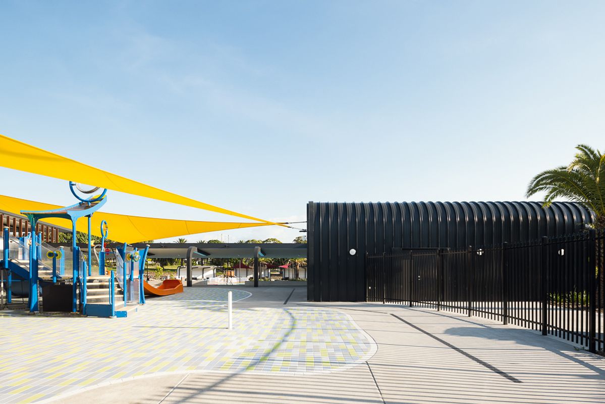 Kingspan panels make curved roof design possible for aquatic centre ...