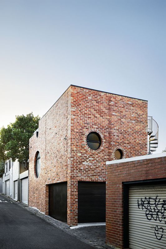Garden sculpture: Brickface | ArchitectureAu