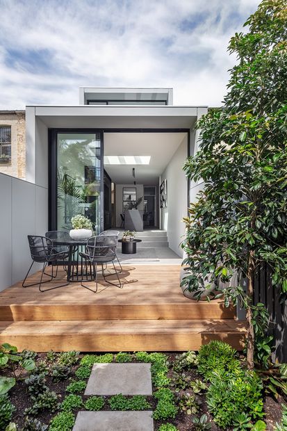 Skinny Booth by Ballast Point Architects + Builders | ArchitectureAu