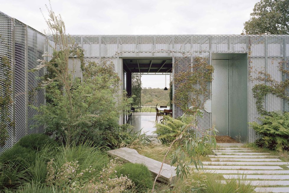 Hedge and Arbour House by Studio Bright | ArchitectureAu