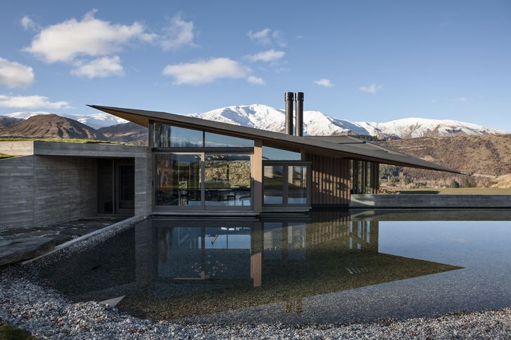 “Let the land speak”: Queenstown House | ArchitectureAu